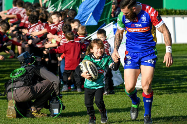 Rugby: Jayden Hayward dice addio a Treviso e all’Italia per il figlio