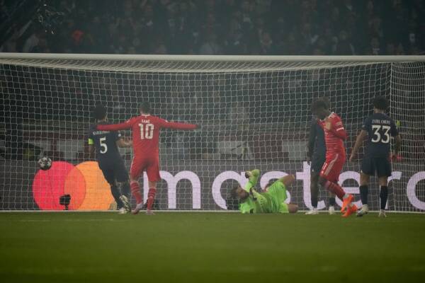 VIDEO, la papera di Donnarumma contro il Bayern Monaco: pallone sotto ...