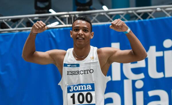 Atletica, Lorenzo Simonelli scatenato sotto la pioggia: 10.25 sui 100 ...