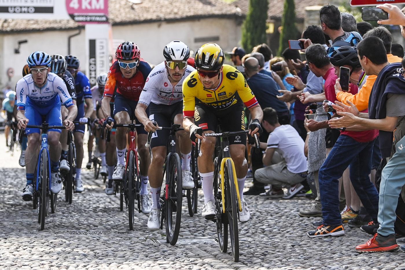 Giro d'Italia 2023 oggi in tv: orari tappa Sabbio Chiese-Monte Bondone ...