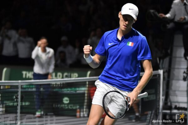 LIVE Sinner-Djokovic 6-2, 2-6, 7-5, Italia-Serbia 1-1 Coppa Davis 2023 in DIRETTA: epica ...