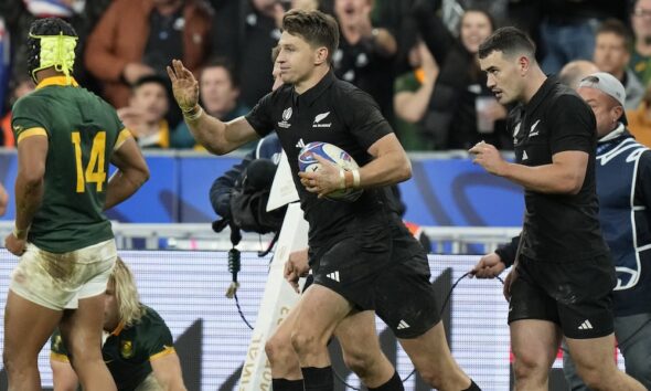 Rugby, Beauden Barrett con gli All Blacks fino ad Australia 2027