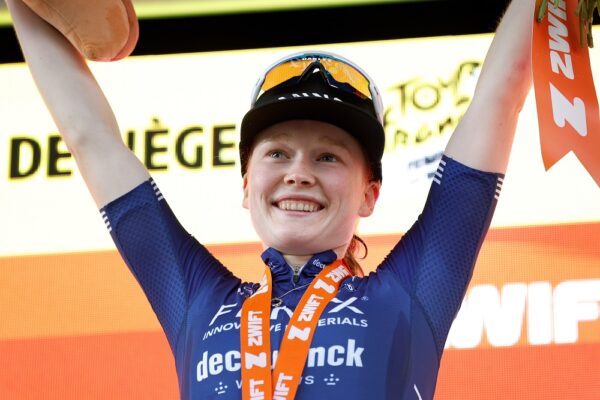 Tour de France femminile 2024, Puck Pieterse si impone a Liegi davanti a Demi Vollering, sempre ...