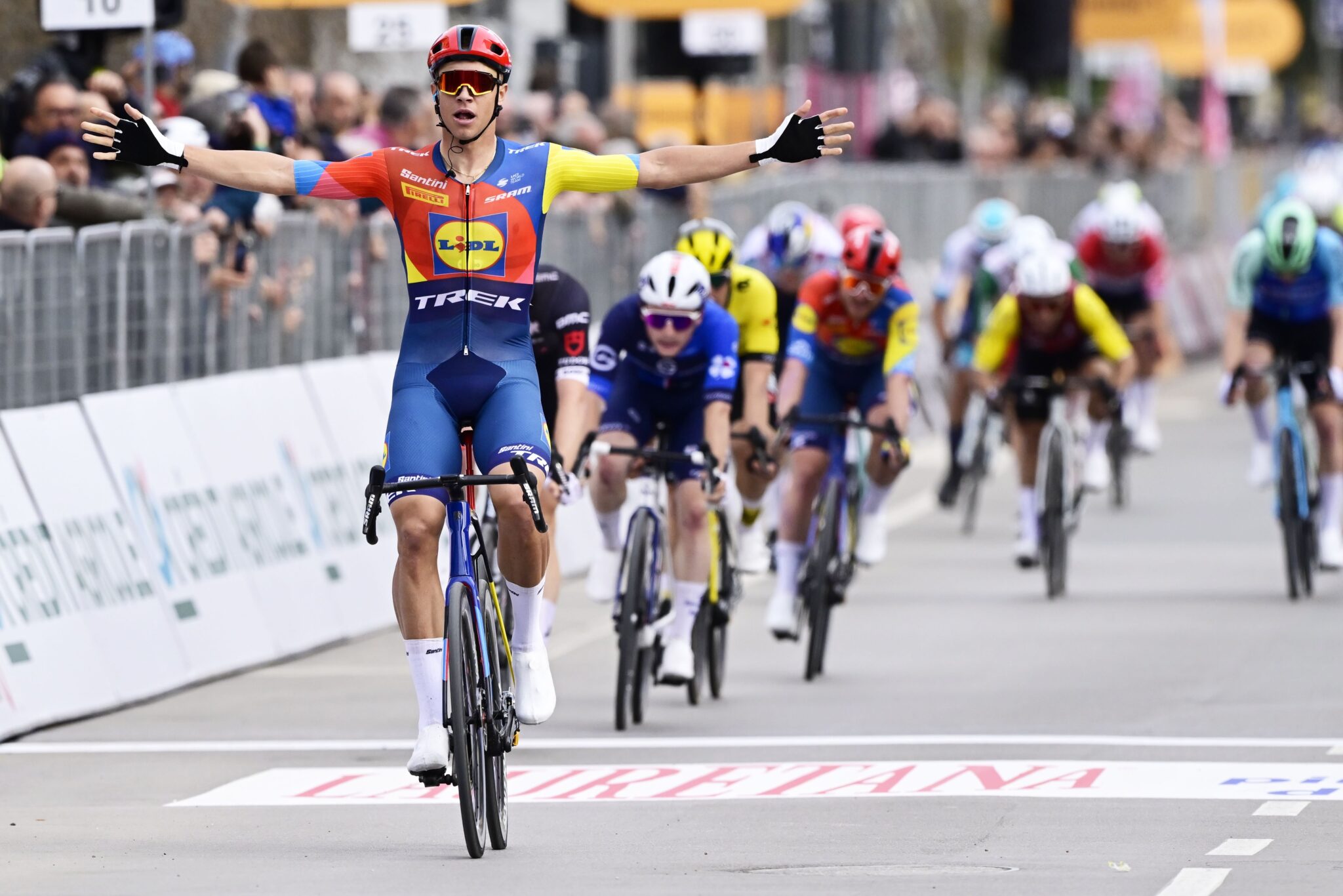 Tirreno-Adriatico 2025, Jonathan Milan vince quasi per distacco la ...