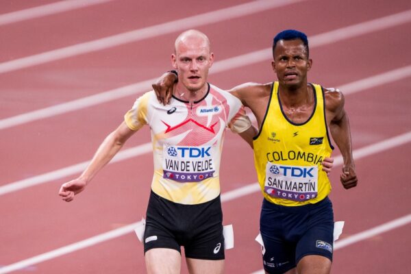 Il fair play anima i 3000 siepi ai Mondiali: cos'è successo tra van de ...