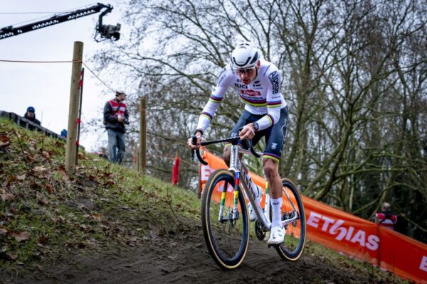 Ciclocross, Mathieu van der Poel è inarrestabile: trionfo al Trofee di ...