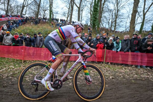 Ciclocross oggi, Coppa del Mondo Gavere 2025: orario, tv, programma ...