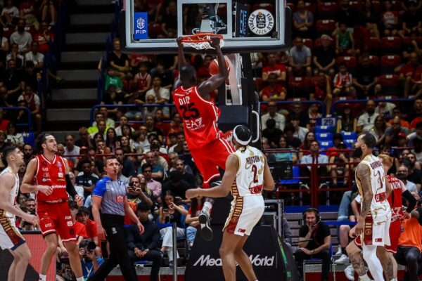 Basket, Milano domina gara-1. Mannion e Diop trascinano l'Olimpia ...